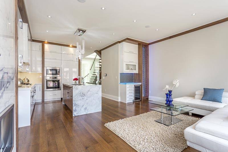 Toronto Home staging dining table in five easy steps